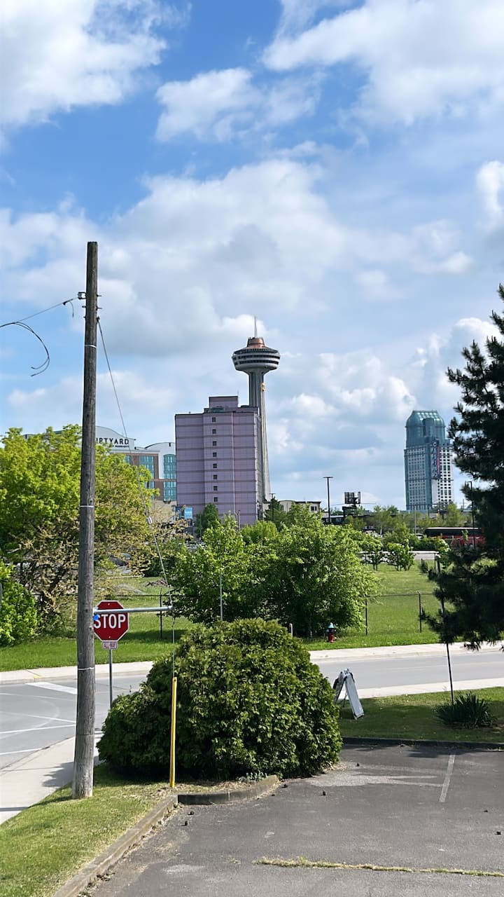 Clifton Hill | Spacious 3 Bedroom 2 Mins To Falls - Niagara Falls