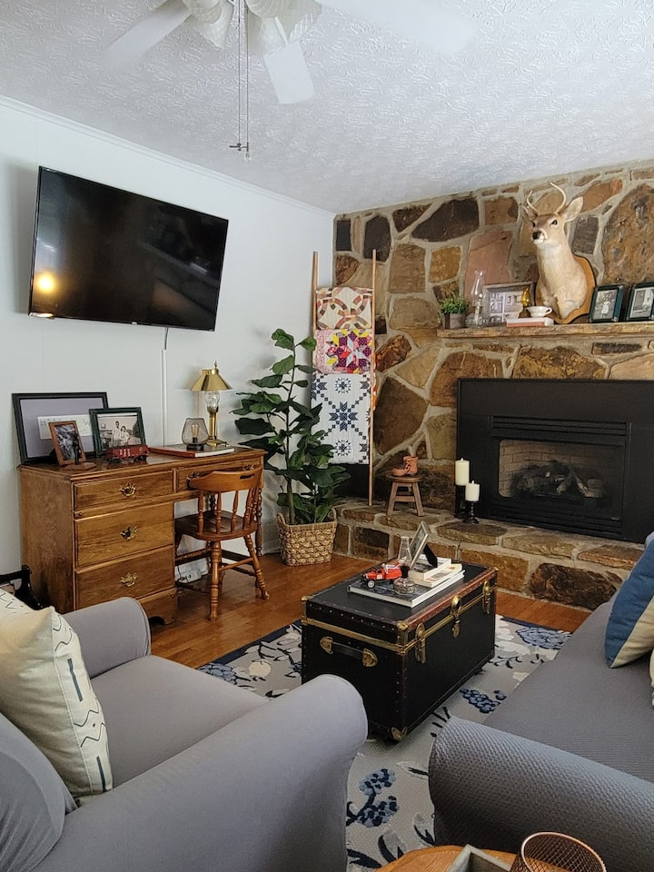 Entire Home Near Windrock Park: Brooks Homeplace - Oak Ridge, TN