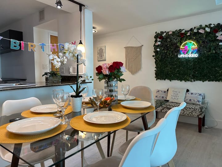 Luxury Deal!40th Floor*miami*sleeps9*renovated! - Miami, FL