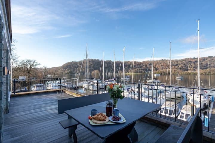 Luxury Lake Front Apartment With Balcony - Bowness-on-Windermere