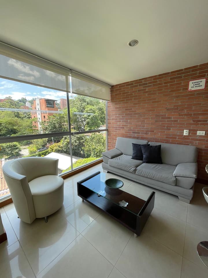 Blux Retreat Near Lleras,gym, Pool, King Bed - 메데인