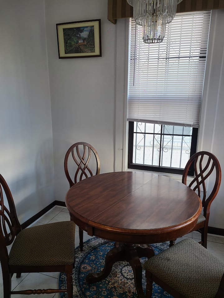 Brooklyn Delight! "Candy Cane" Private Bedroom - New York City