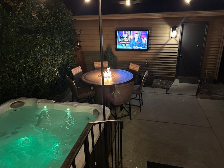 Victorian Buckeye | Hot Tub + Game Room - Grove City, OH