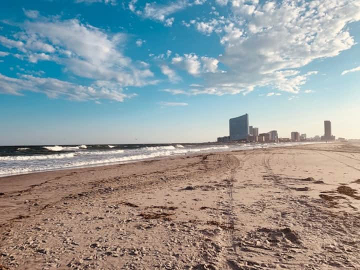 A Gem! Newly Renovated Condo ! Steps From Beach - Caesars Atlantic City