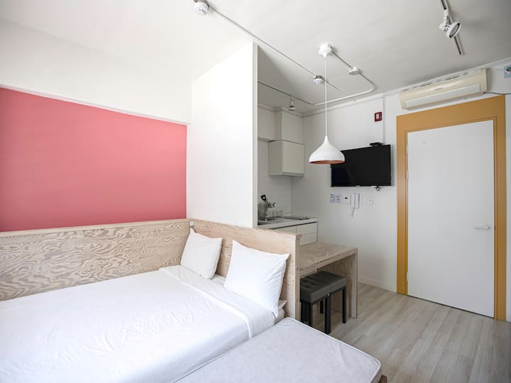 Close To Myeongdong/namdaemun Market, N Tower - Seoul