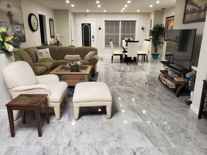 House With Private Heated Pool For Rent 3 Bedrooms, 2 Bathrooms. - Venice, FL