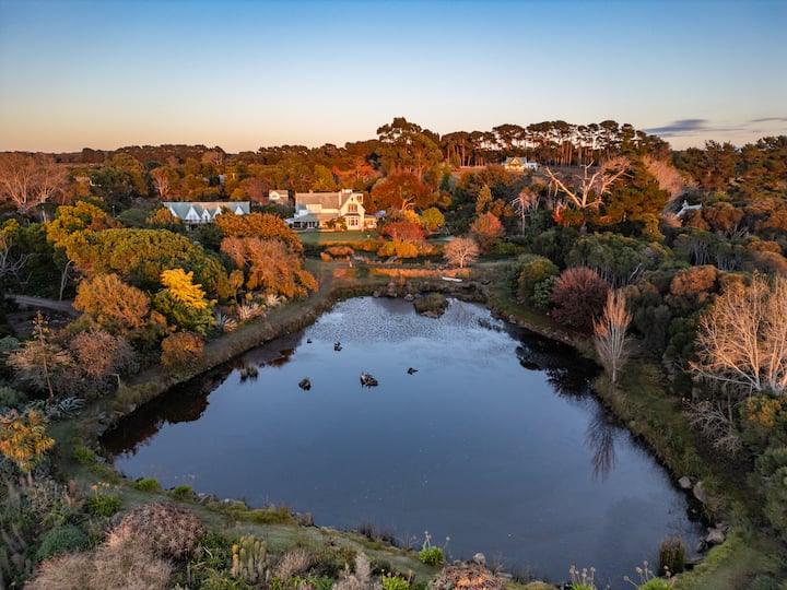 Hawley House - Pet Friendly Stables Spa Room - Tasmania