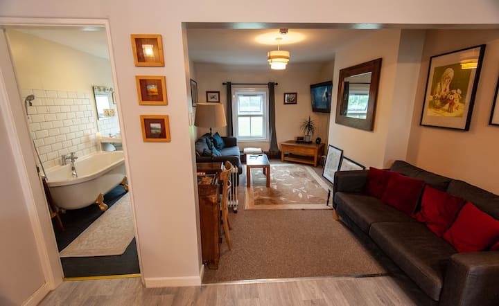Penthouse Loft With Magnificent Four Poster Bed. - Bala