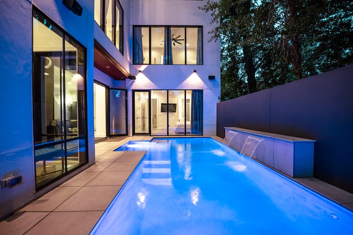 Midtown Modern Showpiece | Pool | Pet | Production - Atlanta