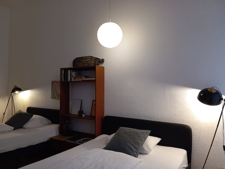 2 Room Apartment In Trendy Friedrichshain - Berlino