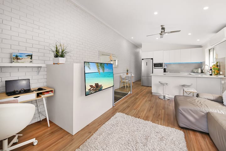 Modern And Convenient Apartment - Sunshine Coast
