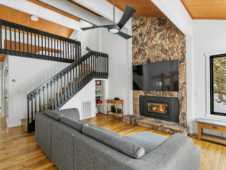 Monaghan Tahoe Donner Getaway - Truckee, CA