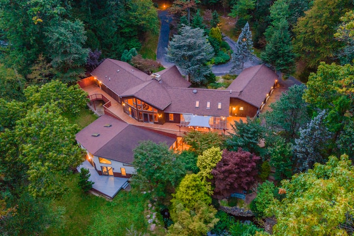 Hilltop Lodge | Indoor Pool + Hot Tub - French Creek State Park Campground, Elverson