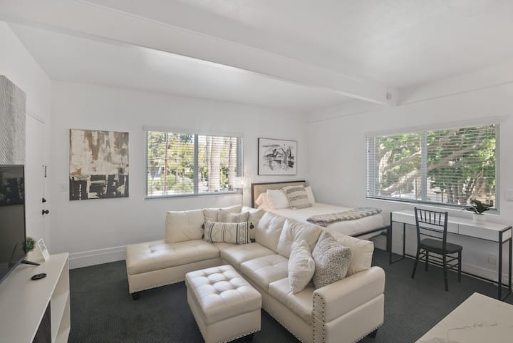Rare West Beach Studio #4 — 2 Blocks To The Beach - Santa Barbara, CA