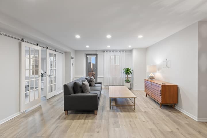 Beautiful Urban Bungalow | Grant Park - Chicago