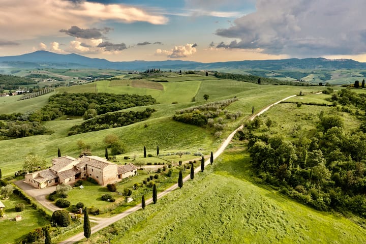 #Goldenhour Getaway – Hilltop Magic In Tuscany - Pienza