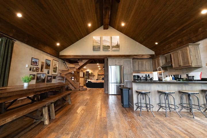 Mountain Lion Den At Snowcat Cabins (Hot Tub!) - West Glacier, MT