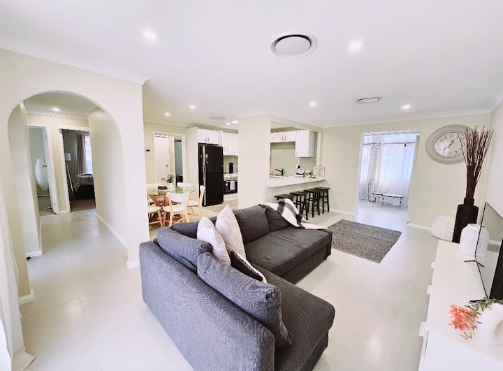 Three Bedroom Home In Penrith With 2nd Lounge Room - Kingswood