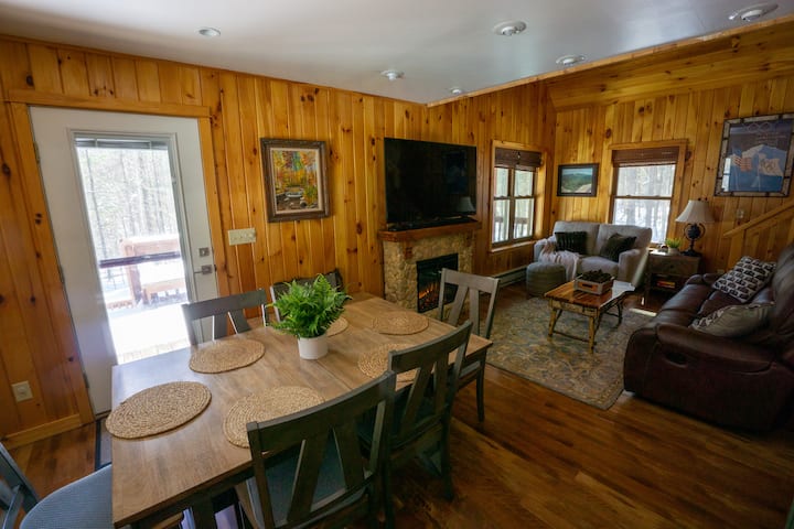 Lux Cabin, Hot Tub 
Near Lake Placid & Whiteface - Adirondack Mountains