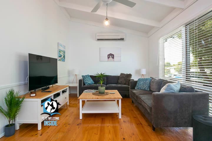 3br Updated Coastal Beach House In Funky Pt Elliot - Port Elliot