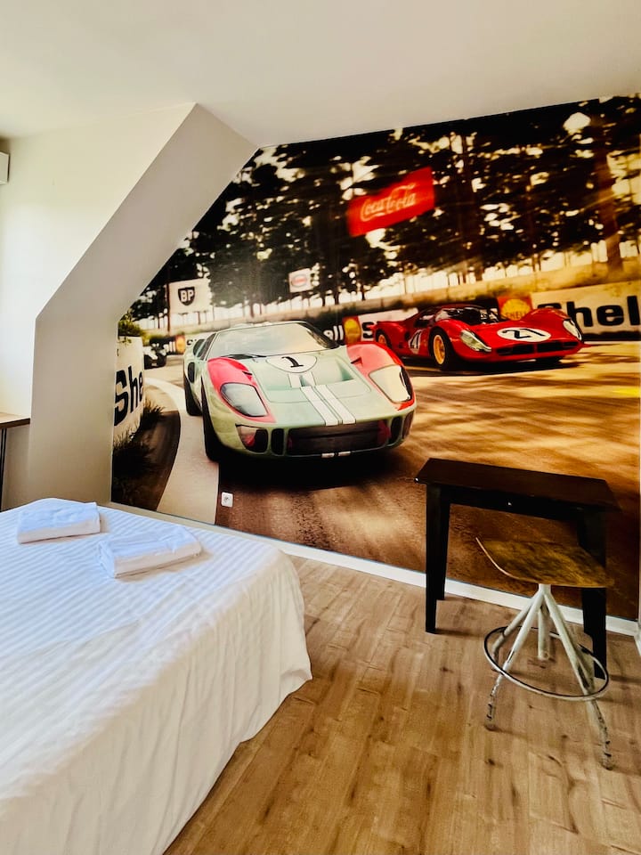Stories - Gîte Familial - Déco Atypique Sport Auto - Le Mans