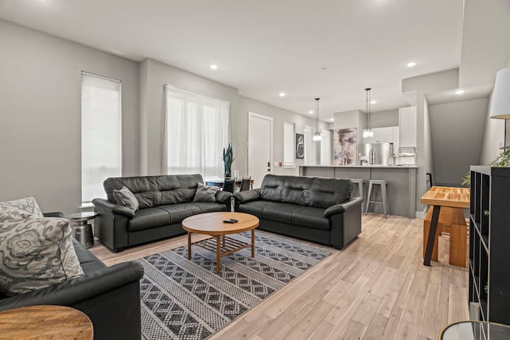 Pristine 3 Bdrm | Garage Parking | Close To Upenn - Philadelphia, PA