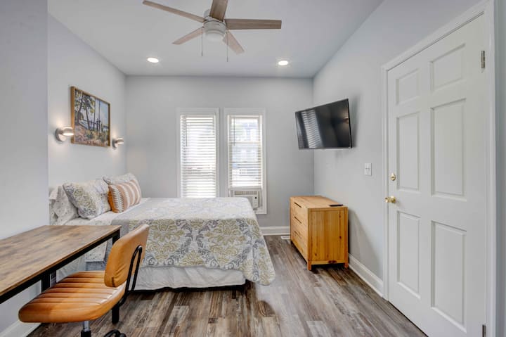 Close To Marc Train And Hospitals*private Bathroom - Baltimore, MD