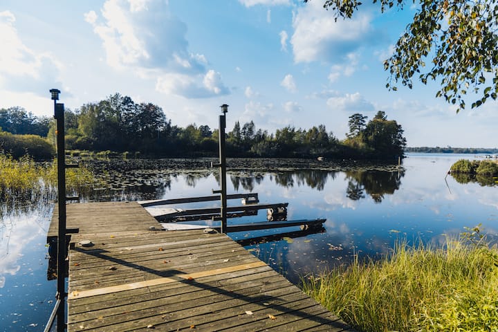 Charmigt Hus Vid Sjö I ÄLmhult Nära Centrum. - Sweden