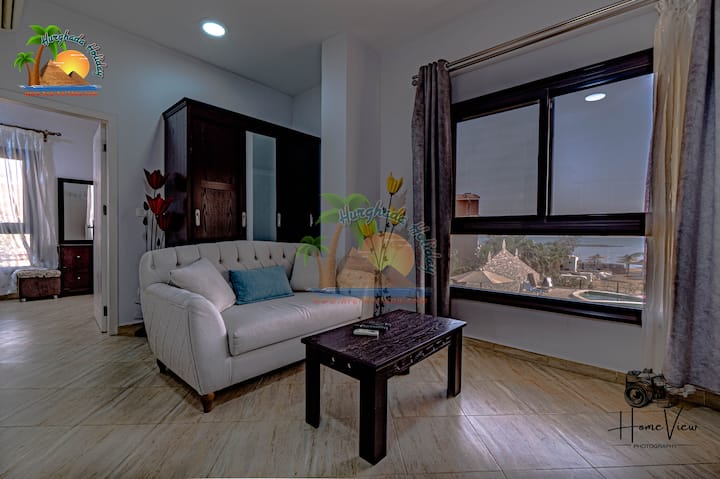 Seafront 1-bedroom Apartment With Balcony&sea View - Hurghada