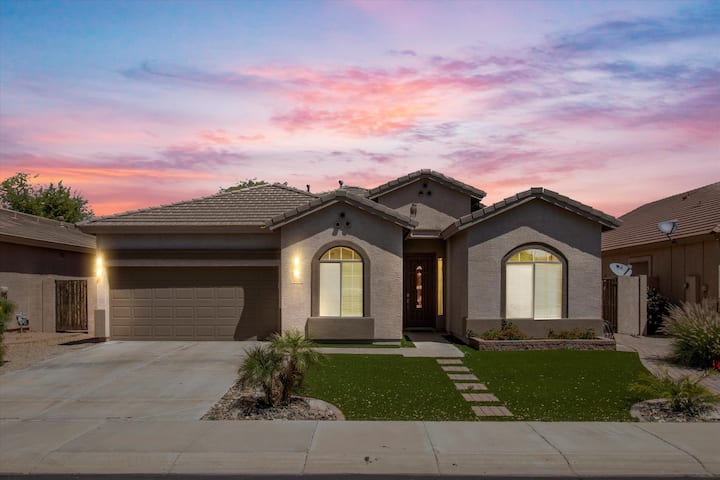 Gorgeous Home, Come Stay A While! June 2025 - Goodyear, AZ