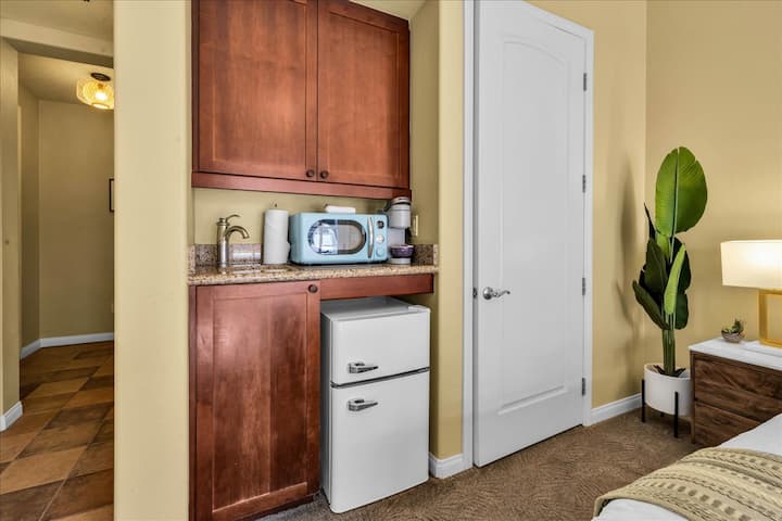 Rejuvenating Desert Studio Escape In La Quinta #C - Palm Desert, CA