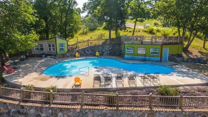 Lakefront Steps To Pool & Swim Dock 2bed 12x30slip - Lake Ozark, MO