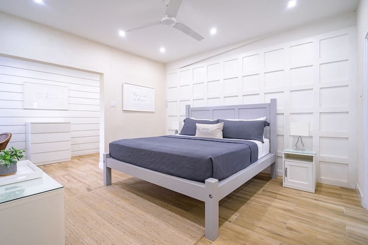 Driftwood Double Studio W/ Beach Club Access - Barbados