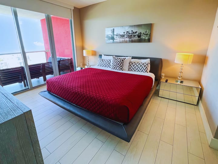 000 Beachwalk Ph 32nd Floor (Close To The Beach!) - Hallandale Beach, FL