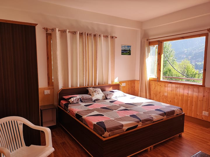 Joey's Inn.. - Manali