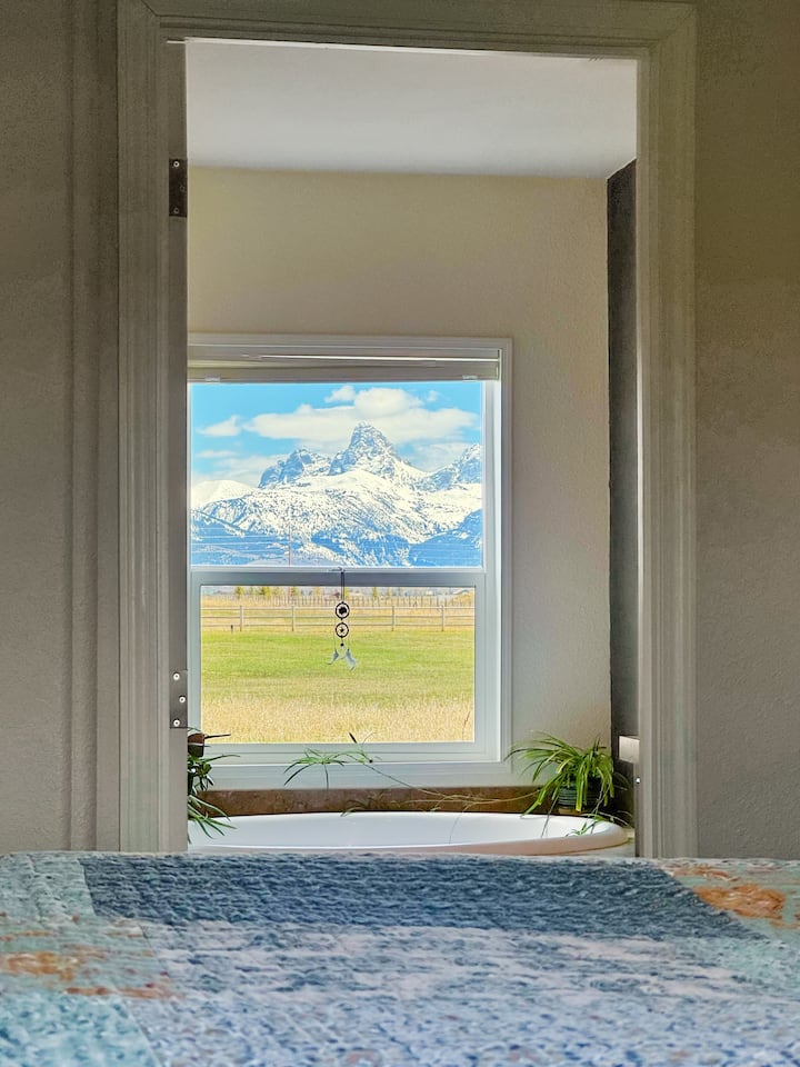 Yellowstone Get-away W/ Hot Tub & Grand Teton View - Driggs, ID
