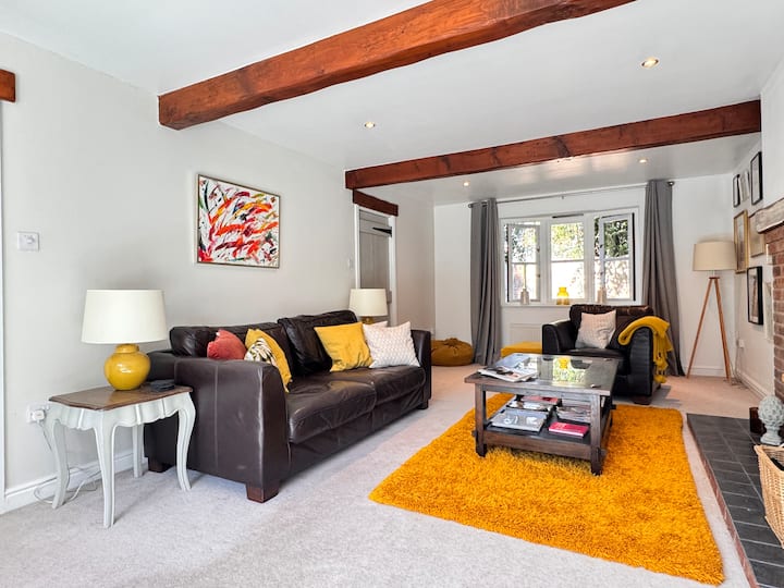 Family Friendly House With Log Burner - Derby, UK