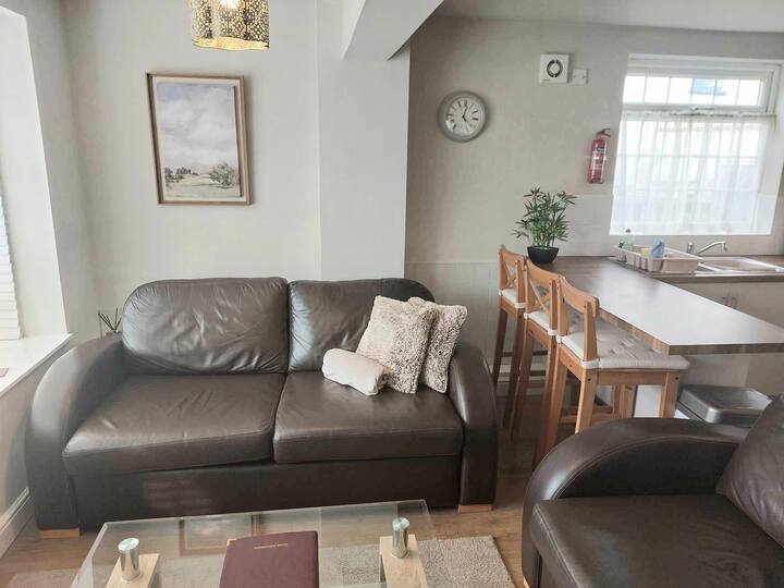 Lovely 2 Bed Flat In Castle Donington With Parking - East Midlands Airport (EMA)