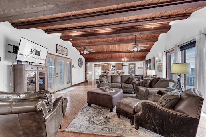 Lakeview Deck Bliss/fire Pit/grill, Game Room Fun - Kimberling City, MO