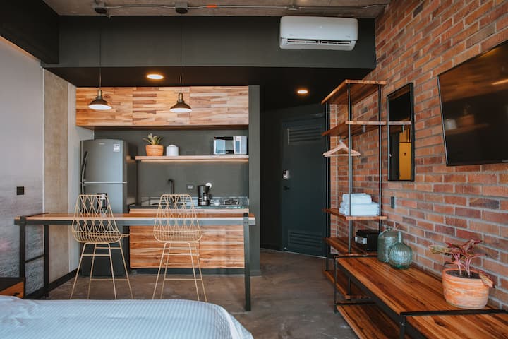 Fresh & Comfortable Unit In The Walkable Laureles - Medellín