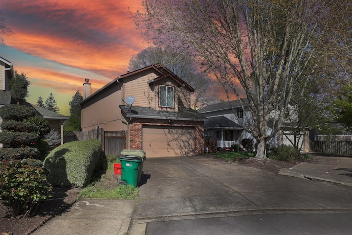 Charming 3-bedroom Home W/ Backyard In Beaverton! - Beaverton