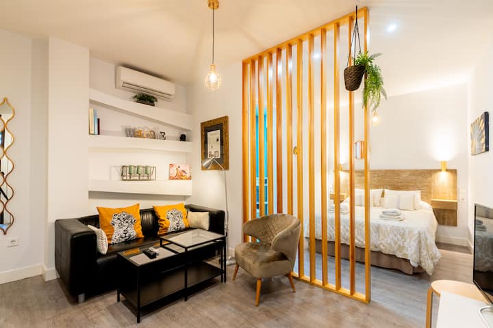 Estudio En Calle San Luis  De Sevilla - Sevilla, España