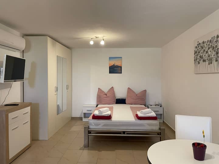 Studio Apartment In Tisno - Tisno