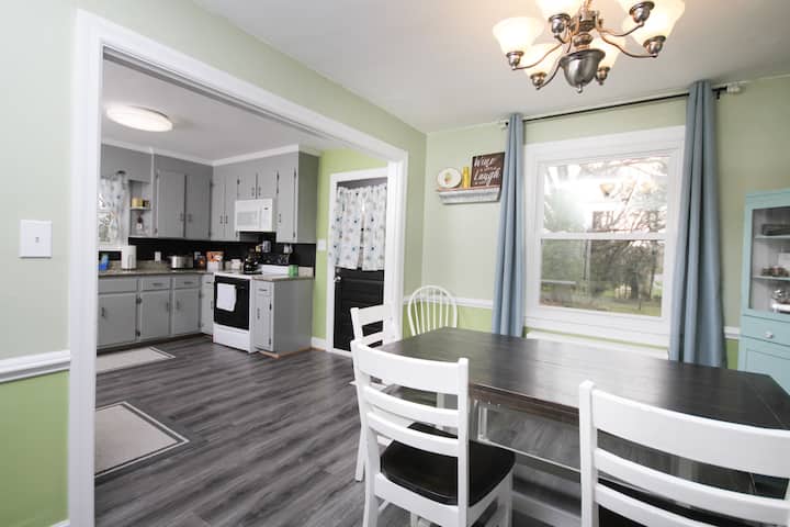 Quiet And Private House, 3 Bed. 2 Bath. - Lynchburg, VA