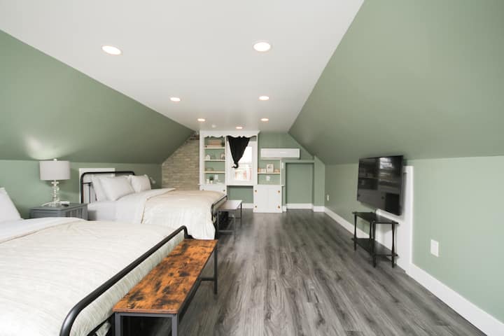 Entire House, Large Driveway No Fees! - Lynchburg, VA