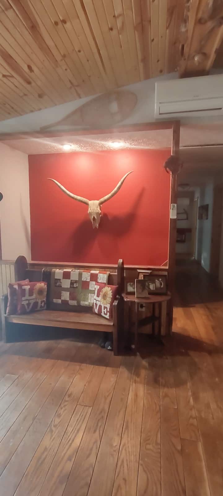 Knotty Knot Lodge With Tree Top Tavern - Laurelville, OH
