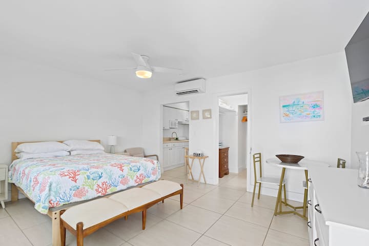 Block To Beach 2 - Deerfield Beach, FL