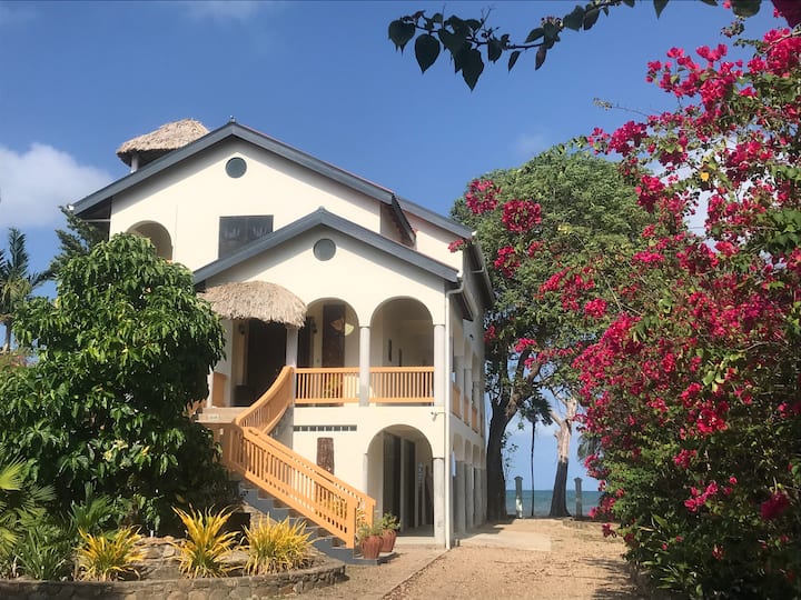 Private Beachfront 3 Bedroom Retreat - Belice