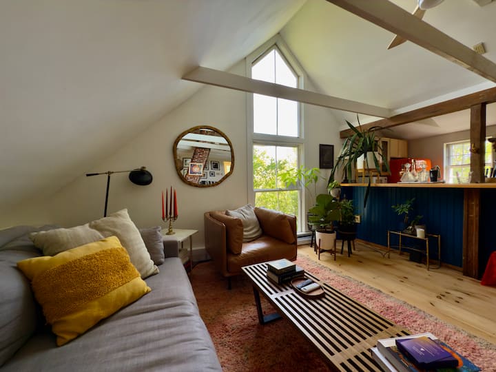 Traditional Ptown Charm For The Book Lover & Yogi - Provincetown, MA