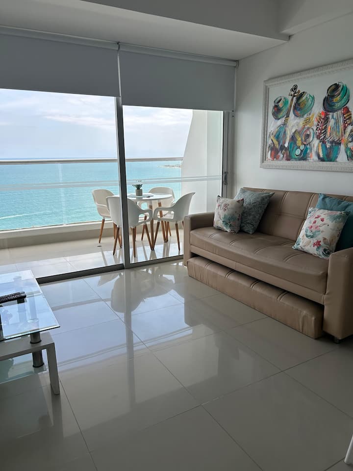 Caminando Hacia La Playa - Cartagena